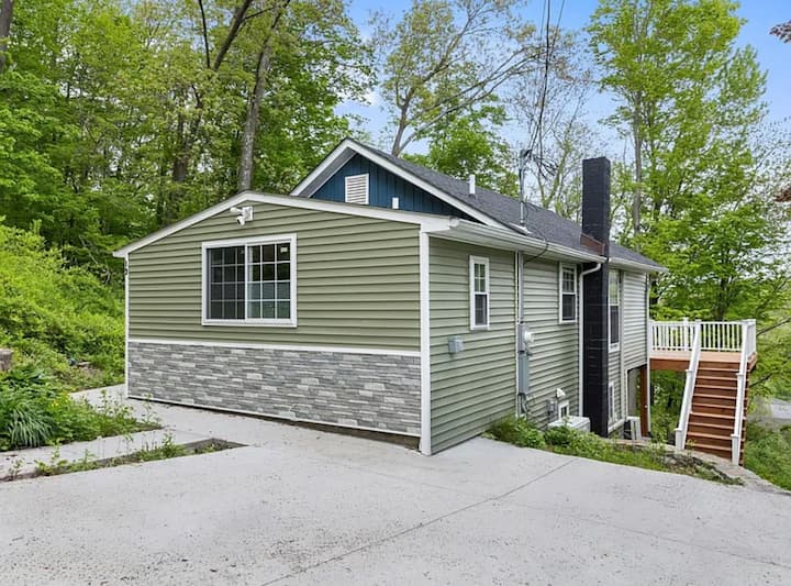 Renovated House With Lake Views - Brewster, NY
