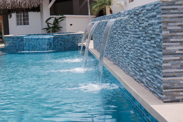 New Stylish 1 King Apt, Near Beach, Pool & Jacuzzi - Panama