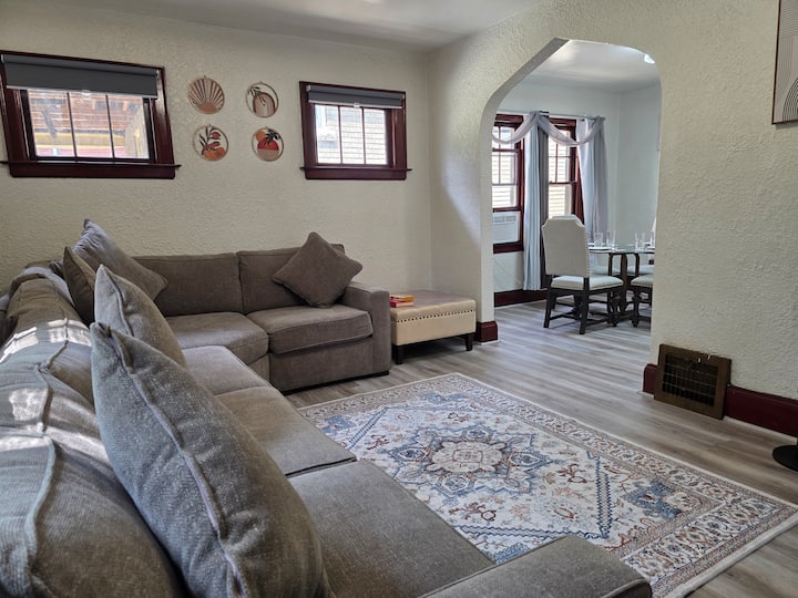 Quiet And Comfortable 2 Bedroom Upper, Sleeps 4 - Niagara Falls, NY