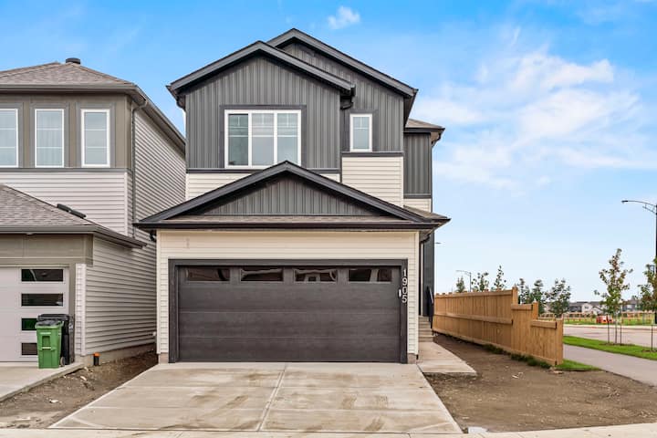 Brand New Luxurious West End Escape - Alberta