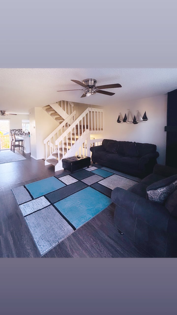 Lake Townhome/ Family & Pet Friendly - Aurora, CO