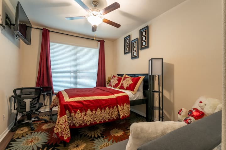 Room In Blessed Home + Sofa Bed + Private Bath - Leander, TX