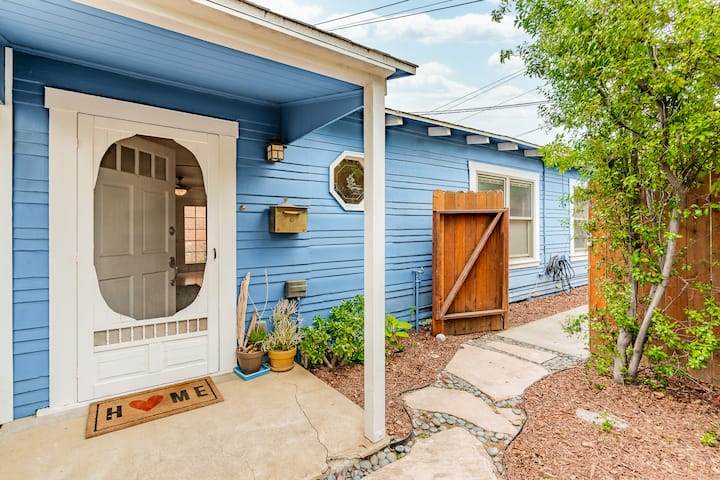 Beachy 2br W/ W/d + Patio | Walk To Dining - Long Beach