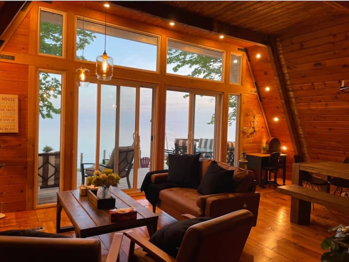 Romantic Hideaway By The Lake - Lake Erie, PA