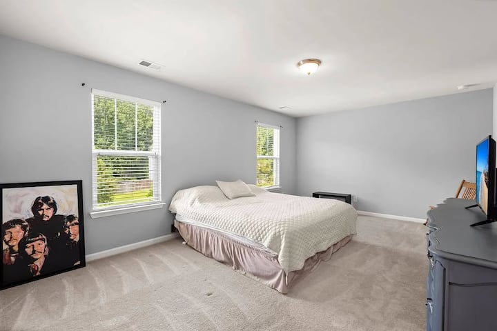 Master Suite-summerville/ladson - North Charleston, SC