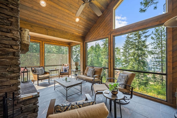 Getaway Cabin Riverview & Hot Tub - Coeur d'Alene, ID
