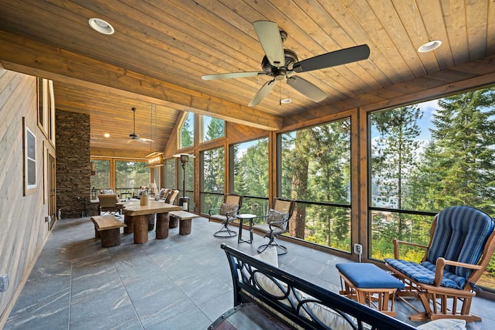 Surreal Getaway Cabin! Private Riverview & Hot Tub - Coeur d'Alene, ID