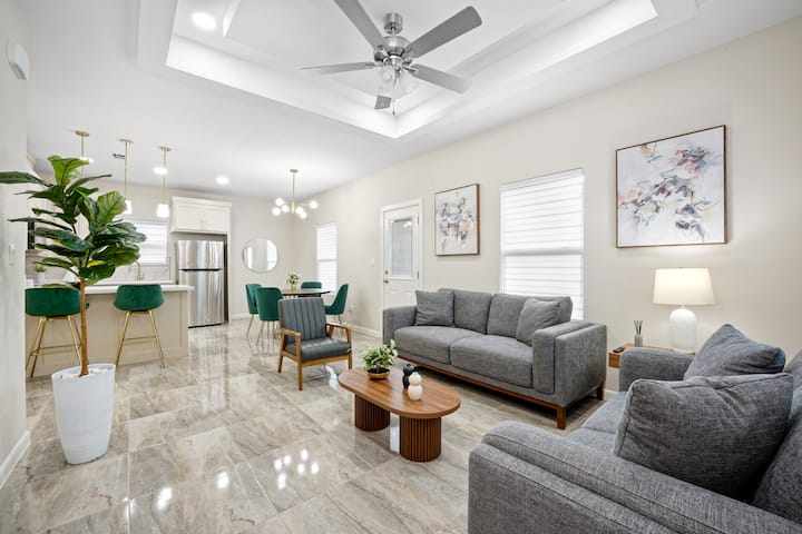 Casa Girasol | Luxury Stay - Mission, TX