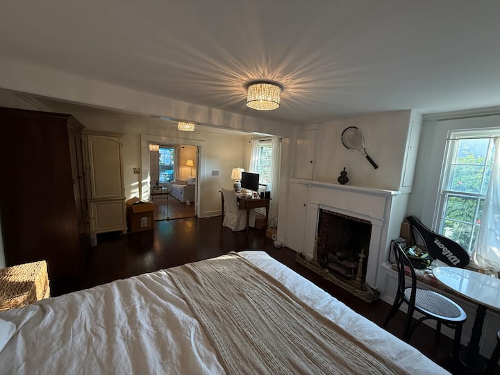 Historic Retreat - Large 1bd Apt In Pj Village - Broadway, NY