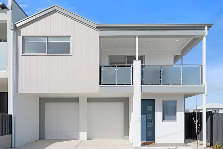 Ocean Views On Grundy | New Home | Family Friendly - The Arts Centre, Port Noarlunga