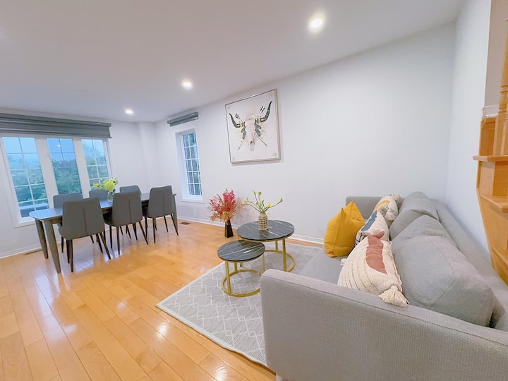 Modern 4-bedroom Townhouse | Bright, Spacious - Markham