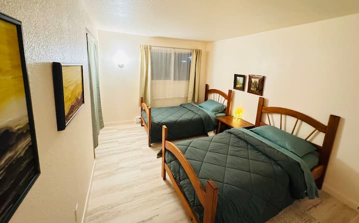 Private Room With Two Single Beds (Room Big Foot) - Forks, WA