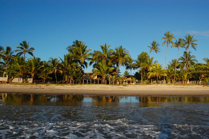 Casa Rústica Com Piscina à Beira-mar - Ilhéus