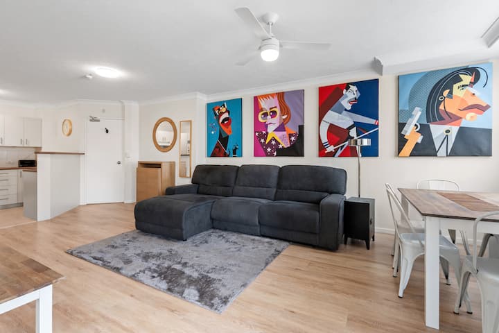 Home Away From Home Getaway - Surfers Paradise