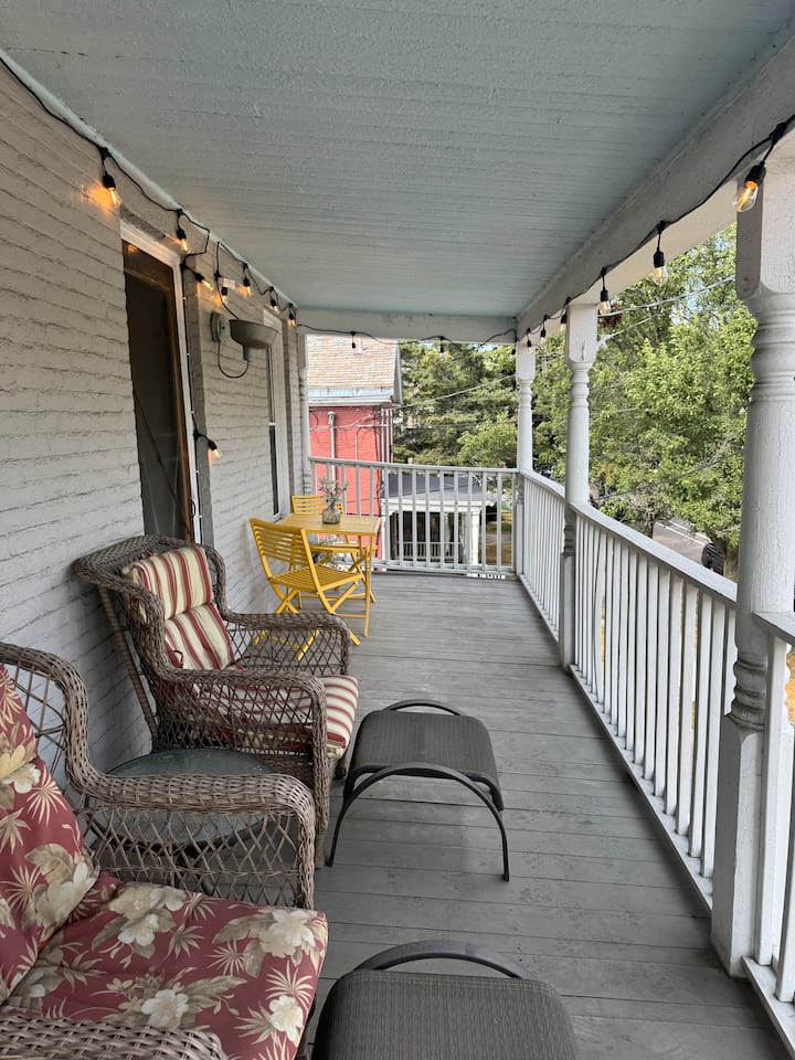 Cozy 1br W/ Balcony 5 Min 2 Church St & Waterfront - Burlington, VT
