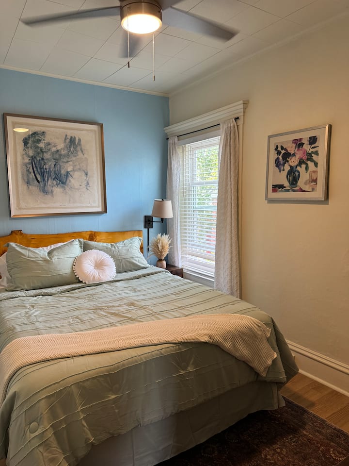 Burlington Retreat 1br Near Church St With Balcony - Burlington, VT