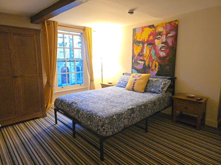 Family Room One – The Unicorn Hotel - Llanidloes