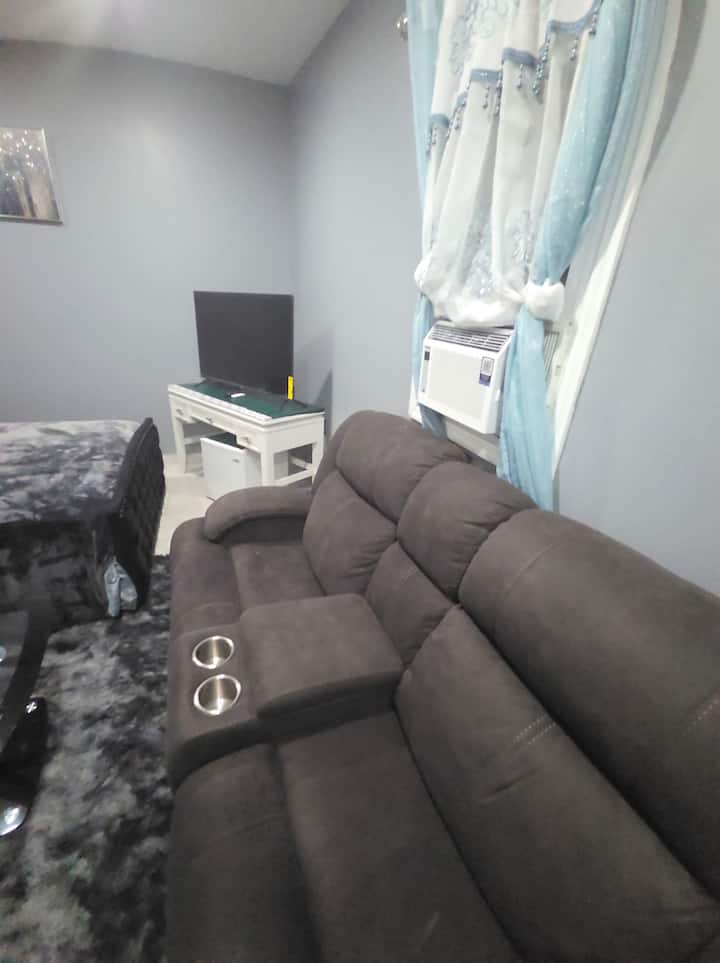 A New Clean Private Charming Studio Apartment. - Newark, NJ