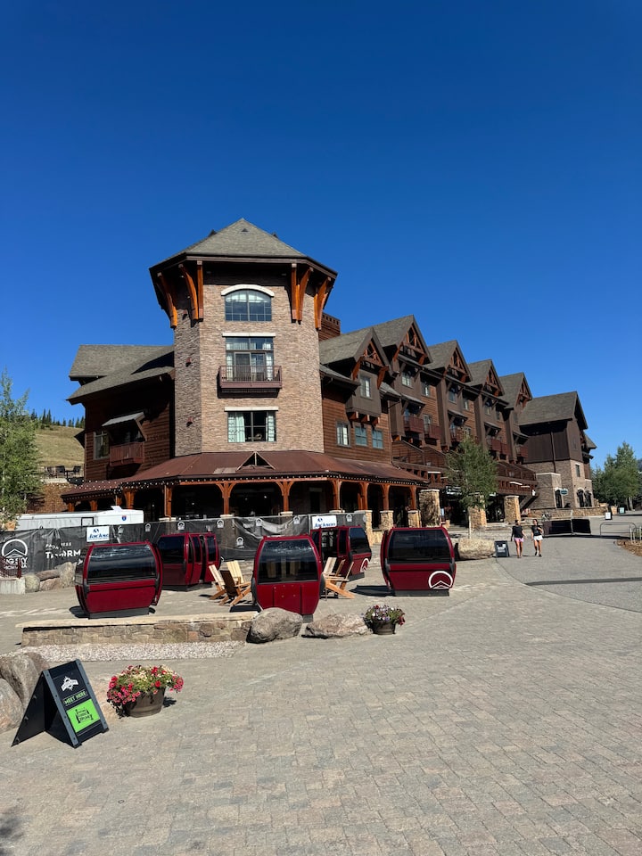 Cozy Mountainside Ski In/ski Out - Big Sky, MT