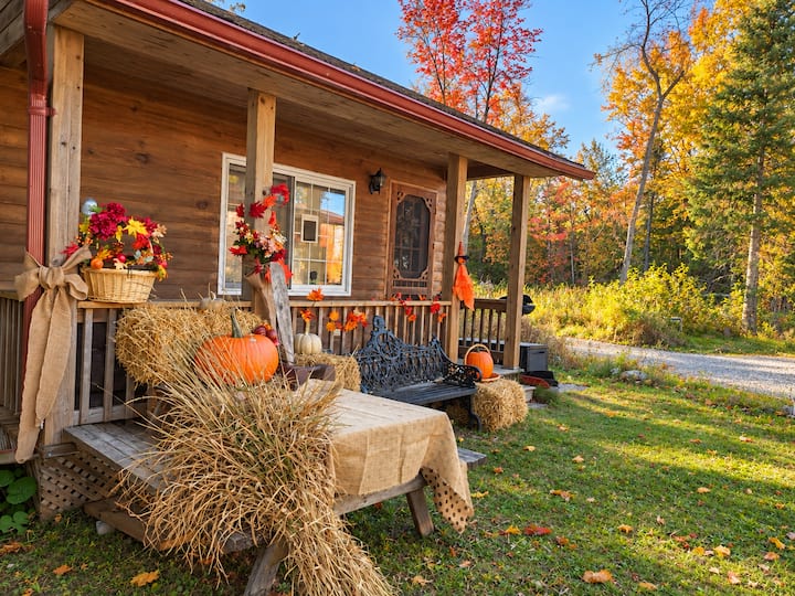 200-acre Private Oasis | Lakefront Patio & Sunset - Ontario