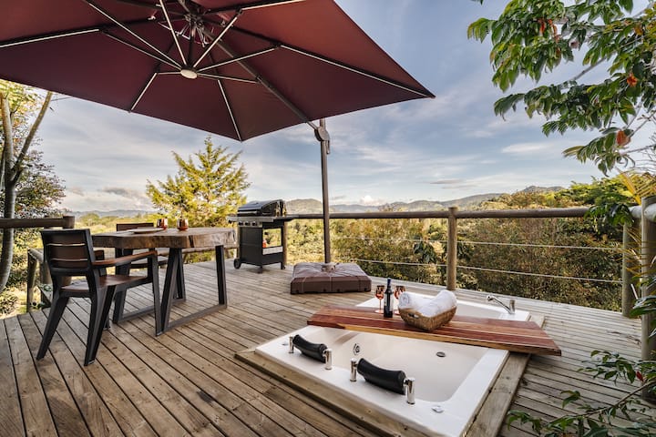 · Private Nature Villa 1 · Jacuzzi & Bbq Deck · - Rionegro