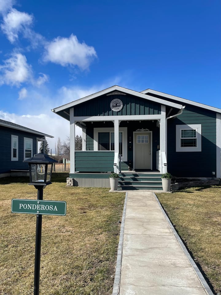 Private, Cozy, Montana Cottage. Centrally Located. - Kalispell, MT