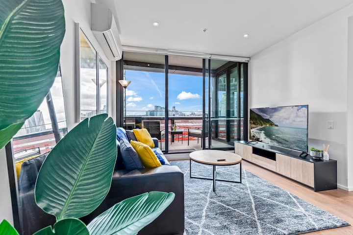 Modern Luxury 2br Waterviews, Pool, Parking - Tottenham