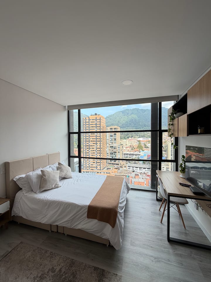 Centro Int: Vista A Los Cerros Y Workspace Piso 19 - Bogota