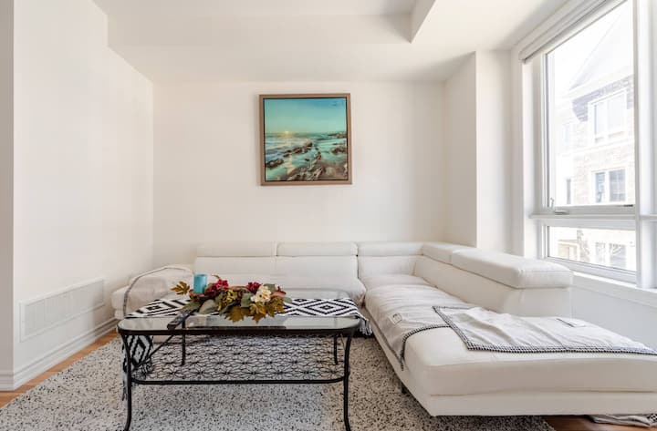 New! Clean & Comfy In Markham - Markham