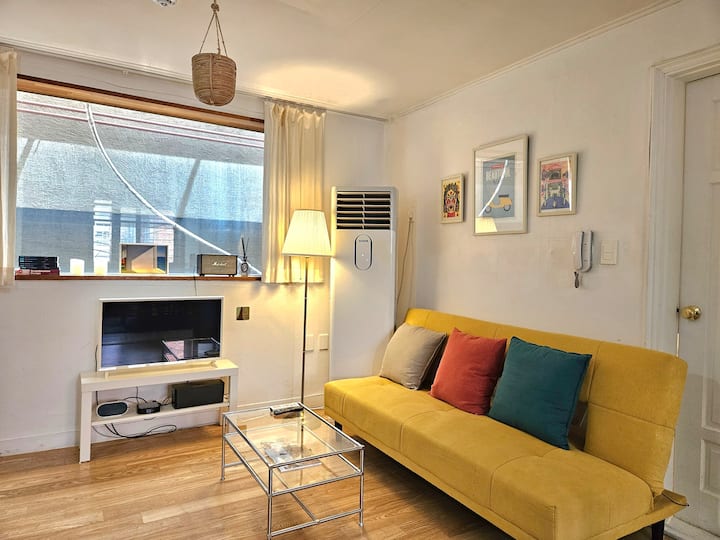 한남동 Bella House 서울중심,이태원역,한강진역5분.한남동카페거리에 위치.룸2개 - Seoul