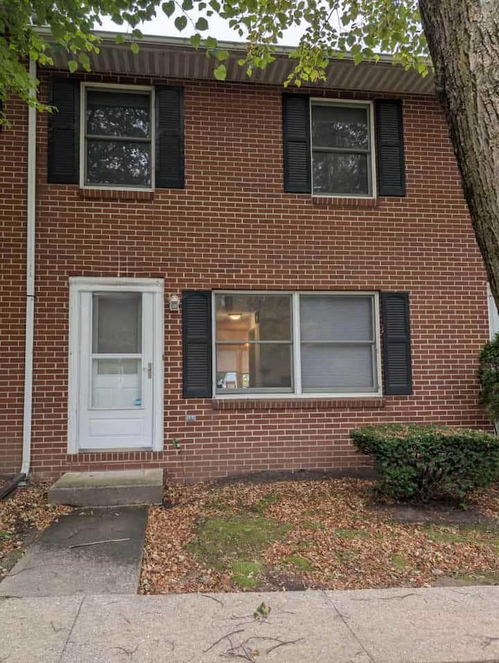 Fun And Modern 2 Bed House By Park, Sleeps 5 - State College, PA