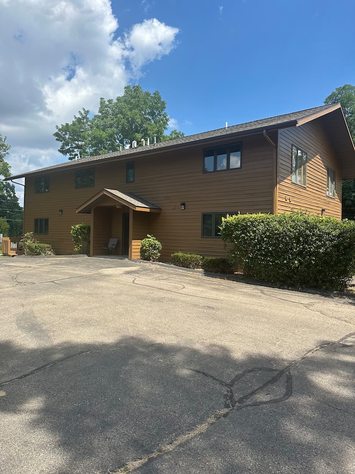 Penthouse Apartment - Battle Creek, MI