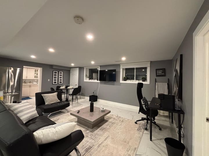Spacious And Luxurious 2br Suite With Huge Windows - Oakville
