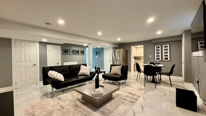 Spacious And Luxurious 2br Suite With Huge Windows - Oakville