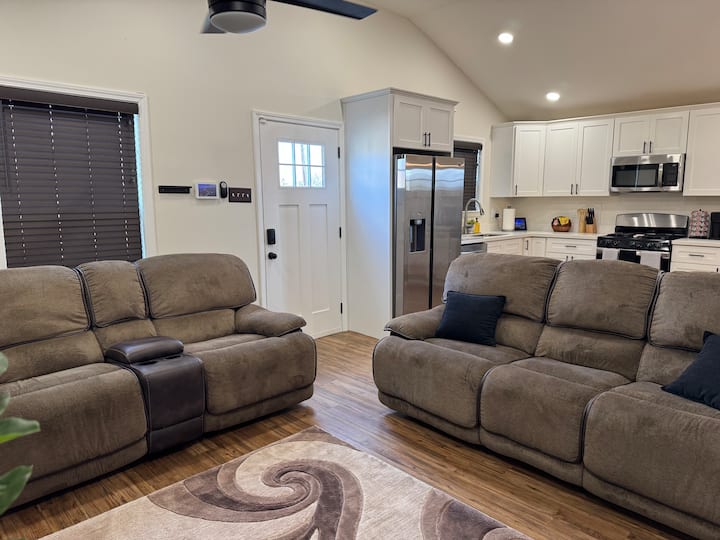 Simple Modern Cozy Home - Kenner, LA