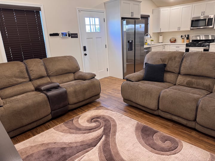 Simple Modern Cozy Home - Kenner, LA