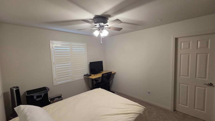 Visiting Ca? This Room Is For You! - Perris, CA