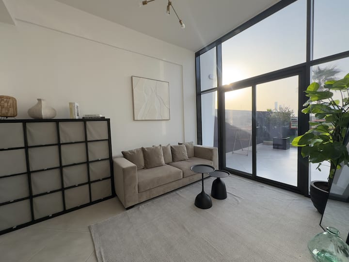 1 Bed In Luxury Female Room | Gym | Pool | Metro - Dubai