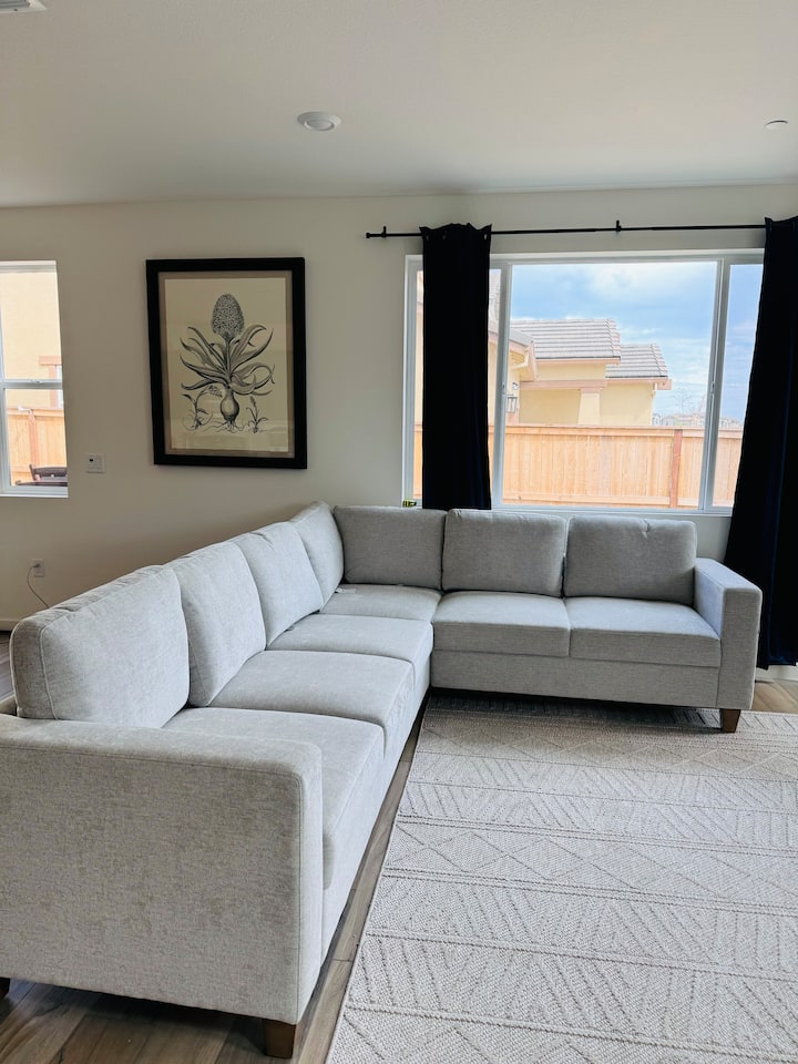 Luxury Private Getaway Relax In Stanford Crossing! - Manteca, CA