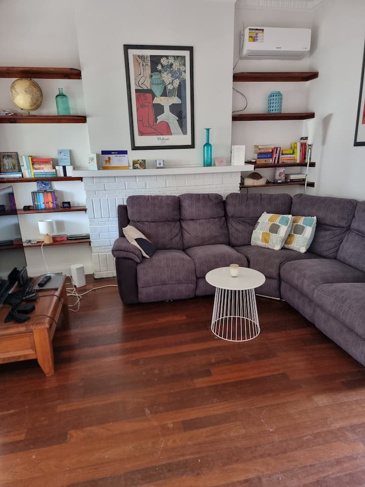 Beachside Cottage -Watermans Bay - Kingsley