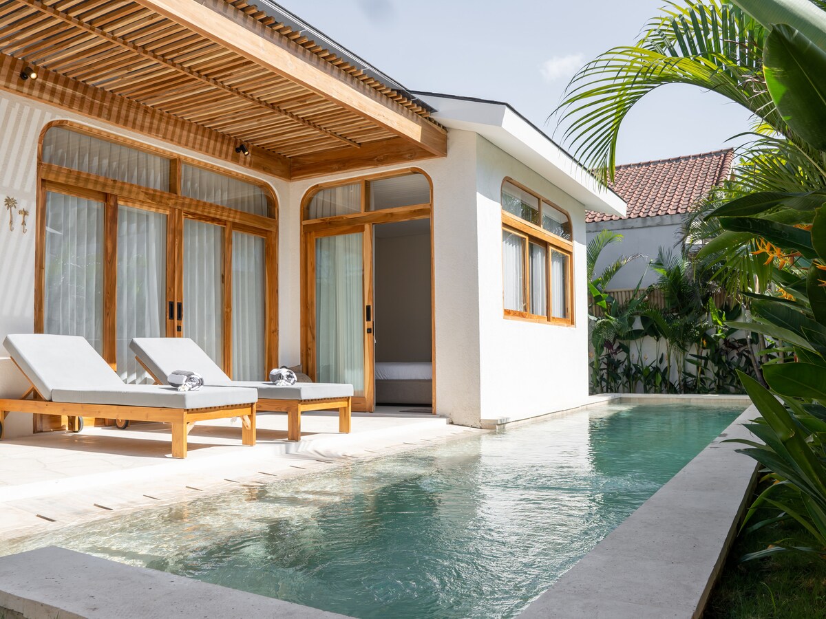 Rosa-Luxury Villa - 2bdr-amazing Pool - Kuta Lombok - Houses for Rent ...