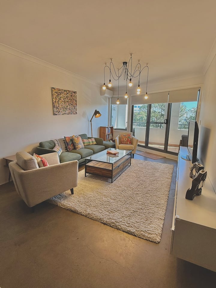 Large Apartment In Caringbah - Carlton