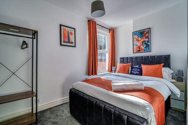 Budget 1-bed Flat In Manchester - Sale