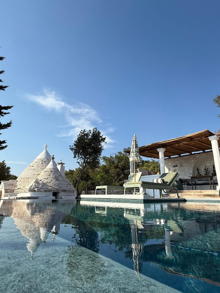 Trulli Con Piscina Vista Vallata - Italy