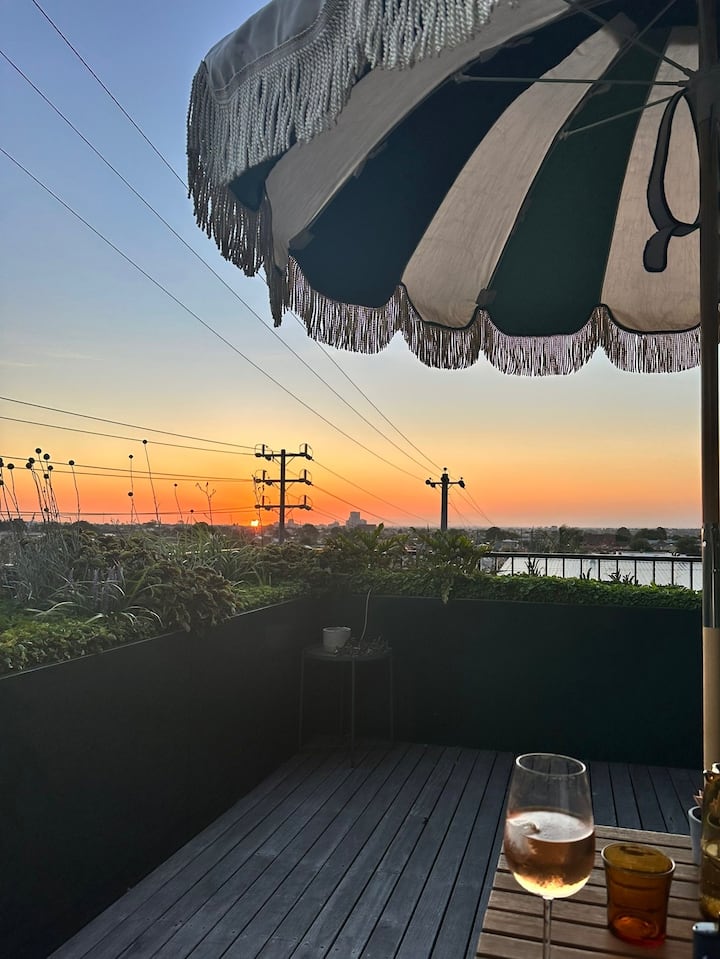 Brunswick Industrial 70's Inspired Apartment. - 不倫瑞克