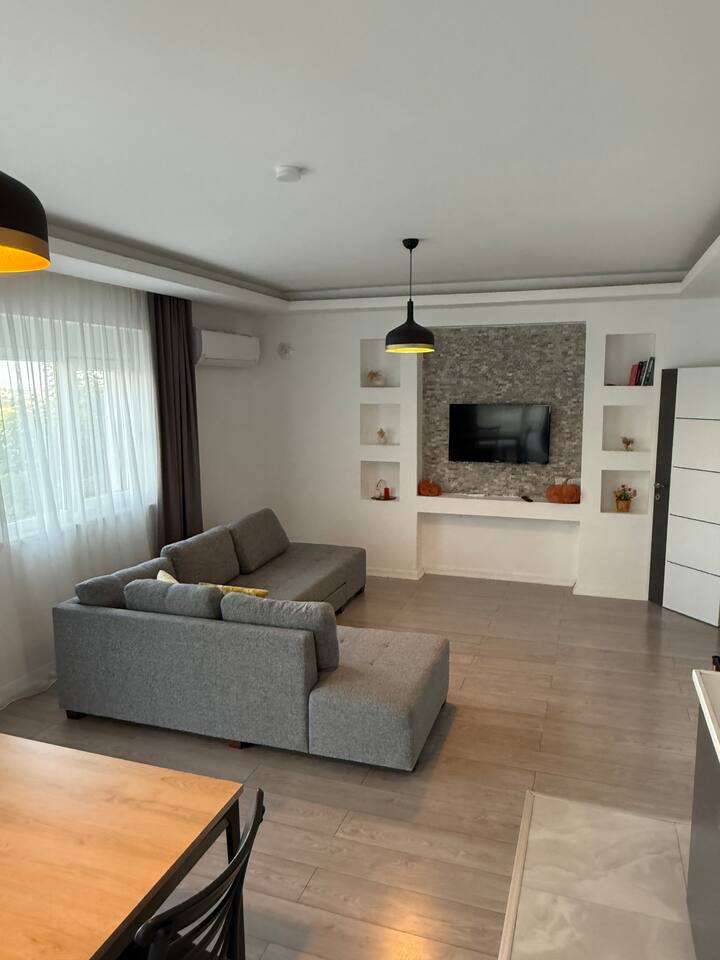 Twins Home Apart 2 - Kemer