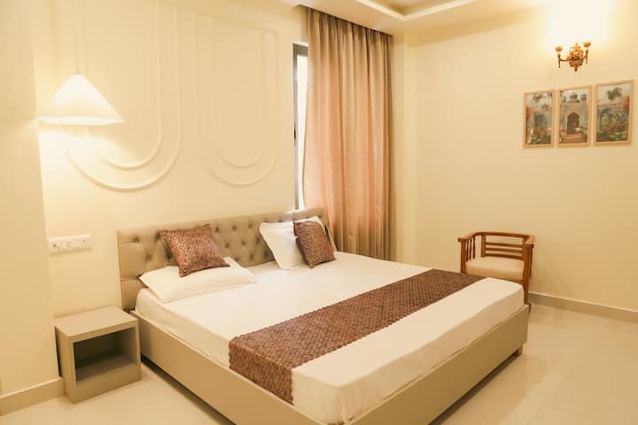 Boutique Villa With Indoor Pool - Lucknow