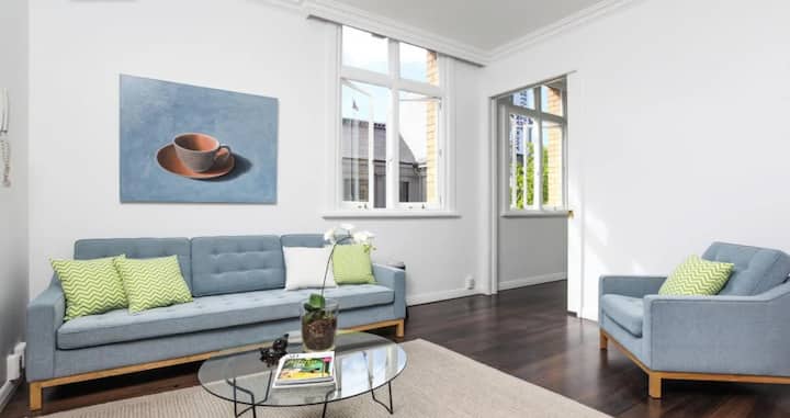 A Delightful, Character, Two Bedroom Apartment. - Auckland