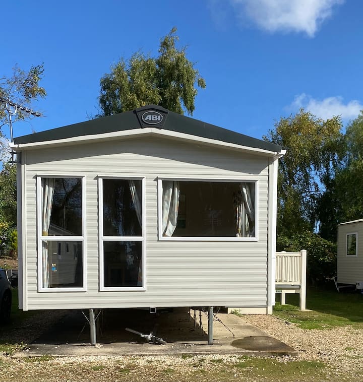 Bee Cozy In Our 8 Berth Caravan - Woodhall Spa