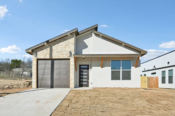 Brand New 3br 2ba Modern Home! - Granbury, TX